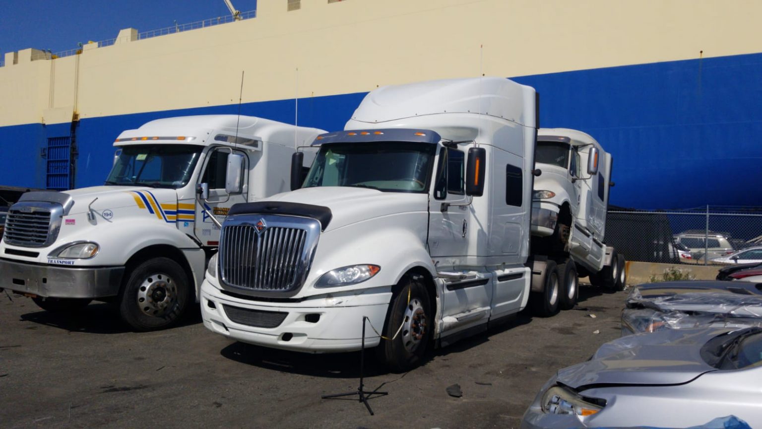 piggy back near roro vessel - Cargomax International Inc.